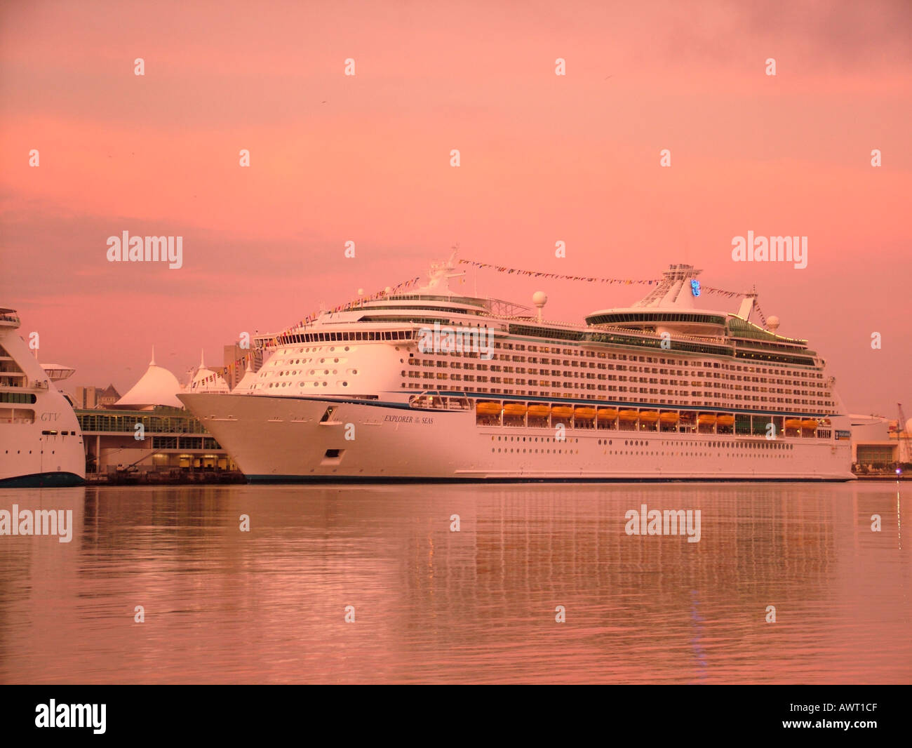 Sunrise port of miami hi-res stock photography and images - Alamy