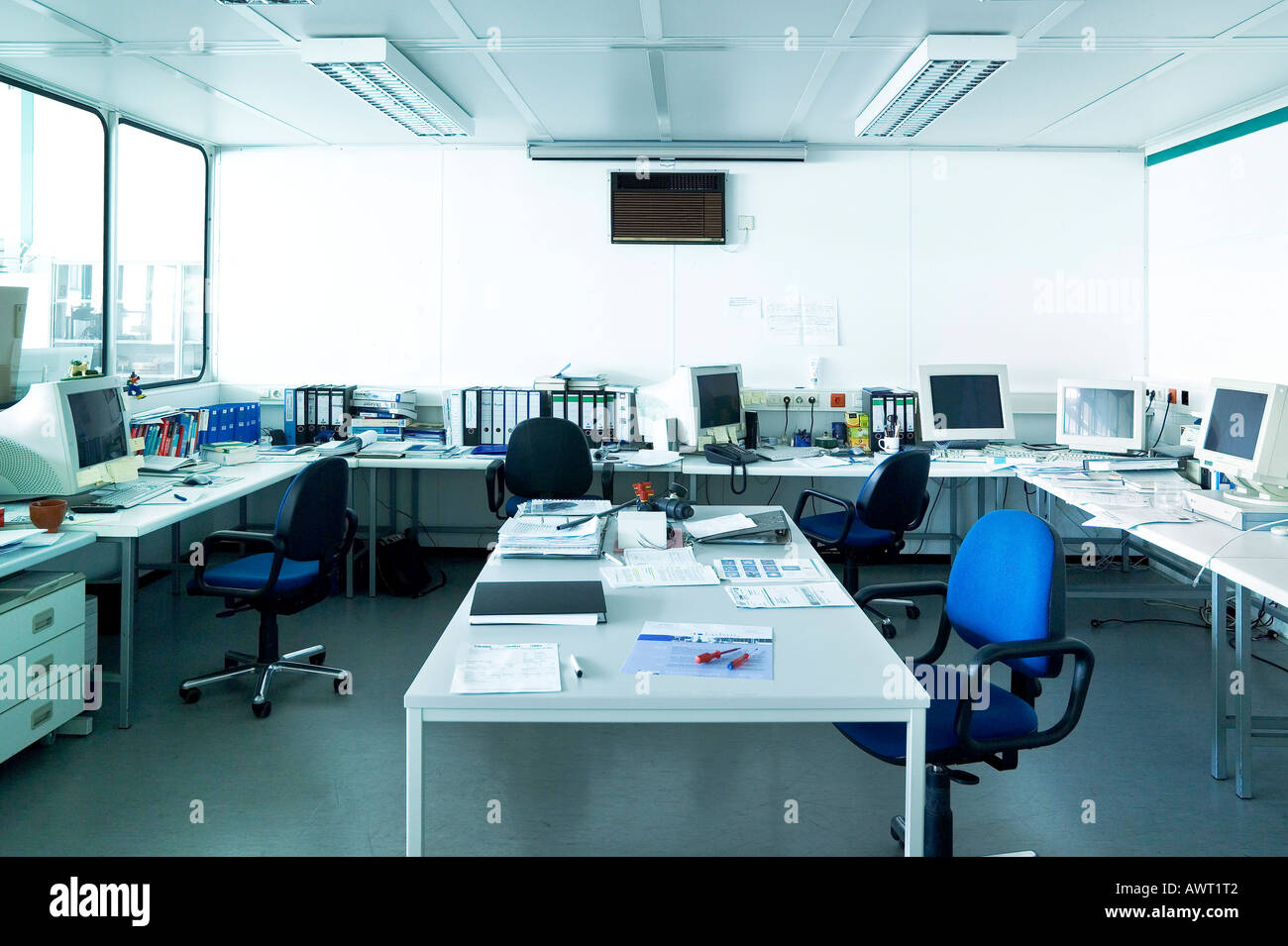Computer workplaces in a workshop Stock Photo - Alamy