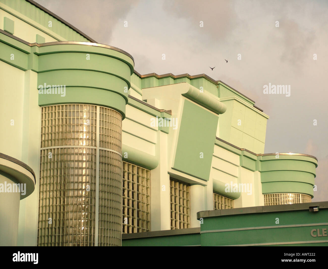 Streamline moderne architecture hi-res stock photography and images - Alamy