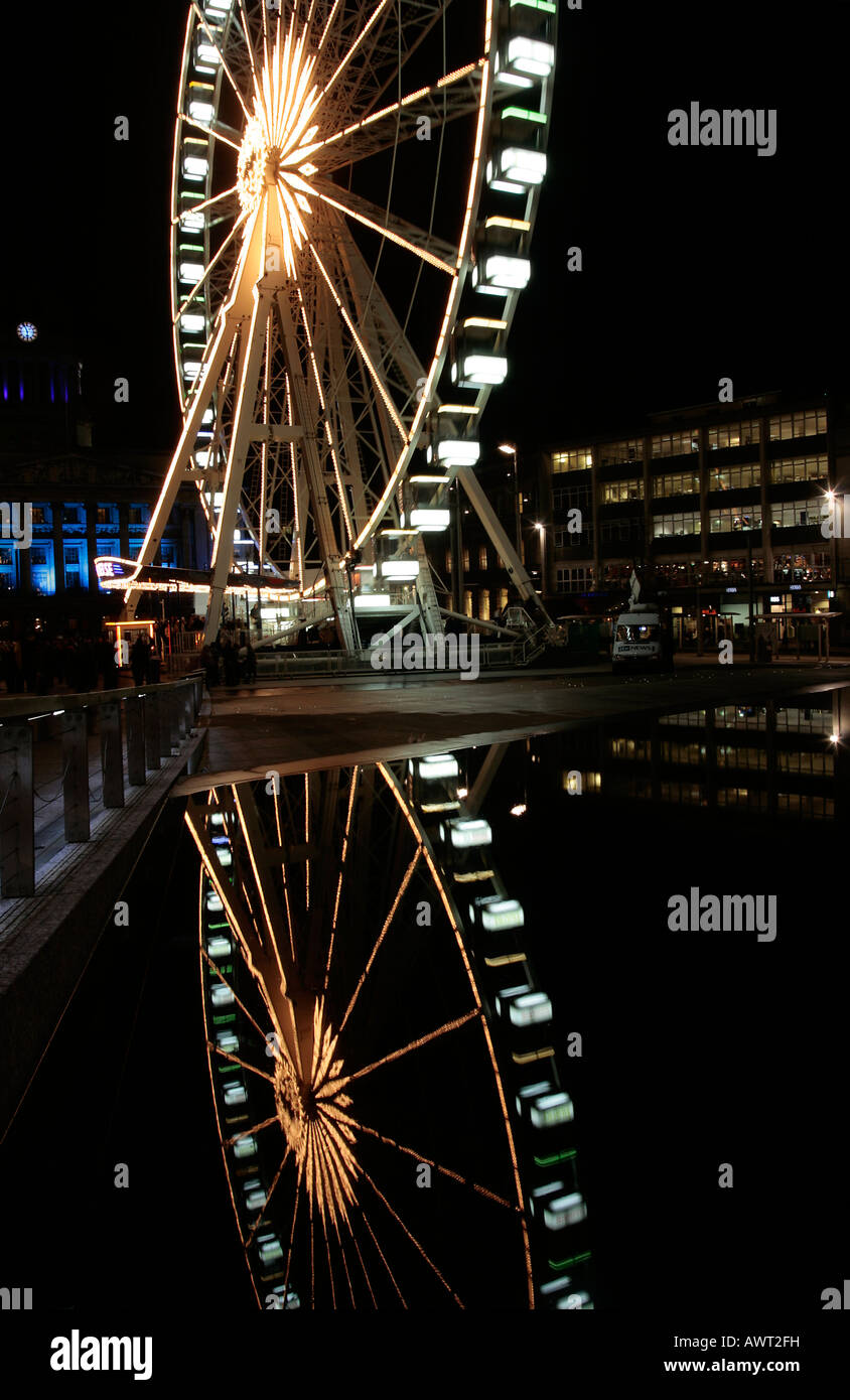 time exposure of the Nottingham Eye with its reflection in the Market ...