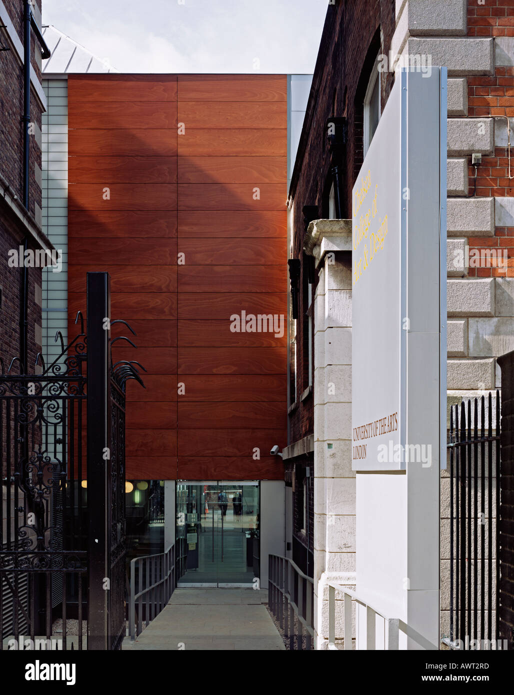 Entrance london metropolitan university hi-res stock photography and ...