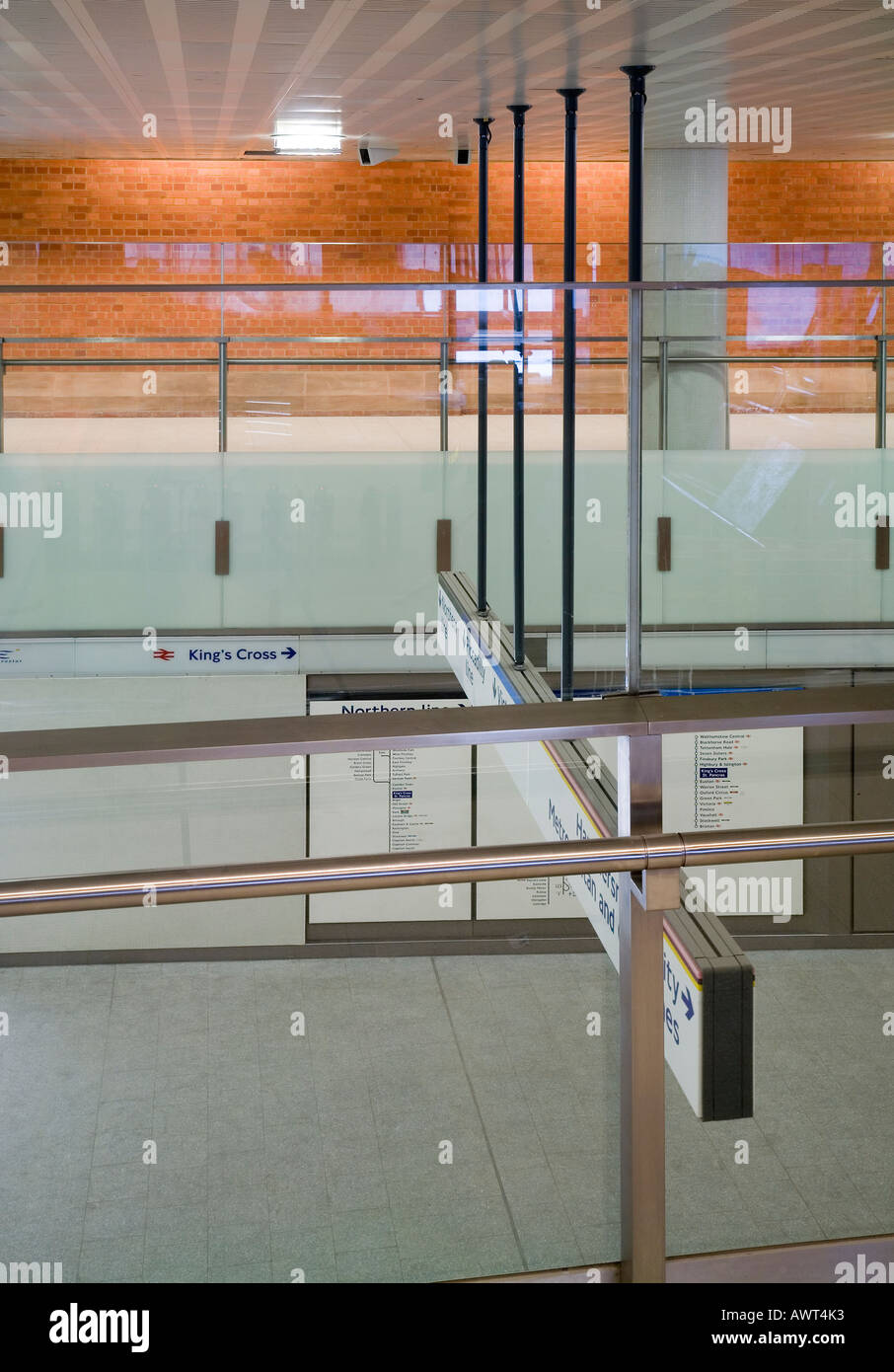 KINGS CROSS UNDERGROUND TICKET HALL, LONDON, UK Stock Photo - Alamy