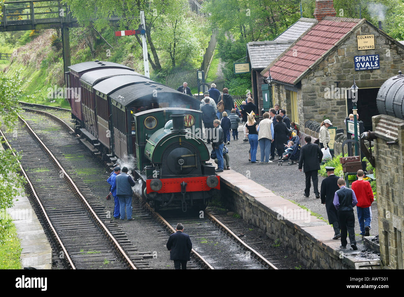 steam train stopped at railway station in the North East Stock Photo ...