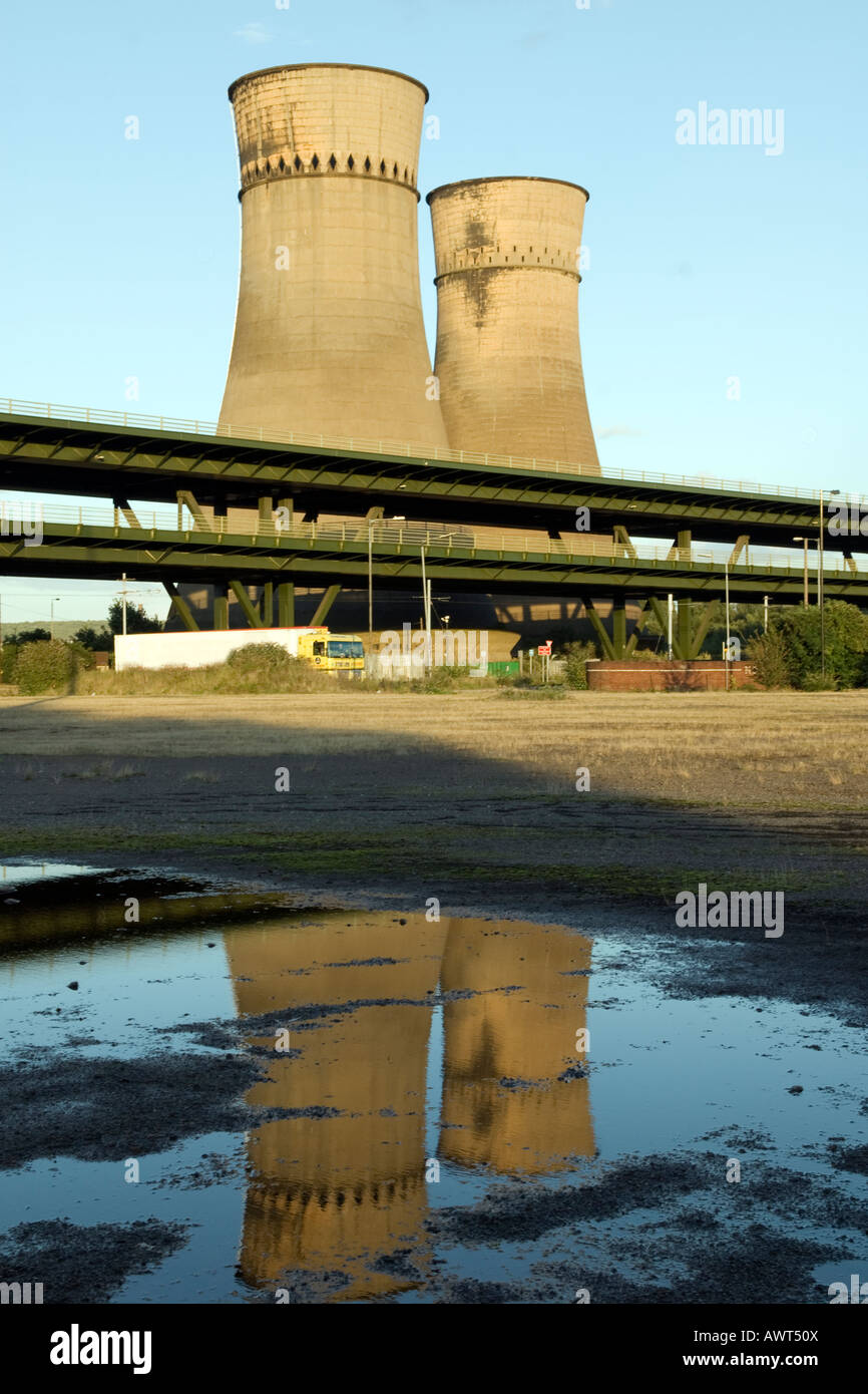 M1 motorway and cooling towers a landmark at Tinsley in Sheffield ...