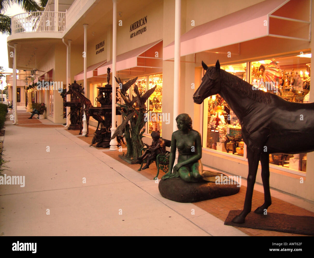 Fifth avenue south naples florida hi-res stock photography and images ...