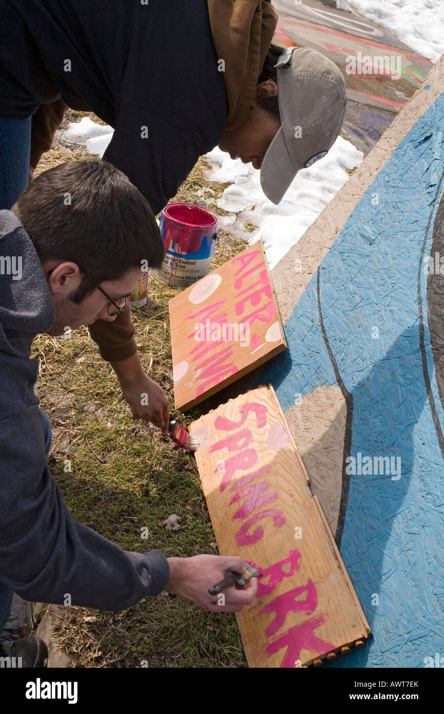 College Student Volunteers in Alternative Spring Break Stock Photo - Alamy