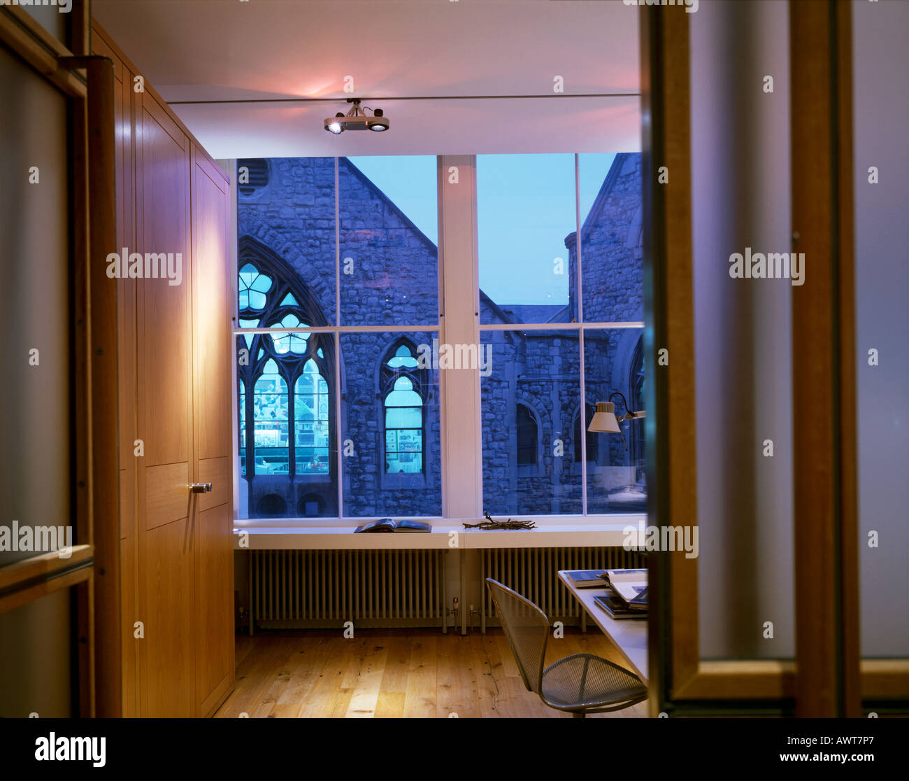 MARK THOMPSON STUDIO/NIGHT SHOTS, LONDON, UK Stock Photo - Alamy