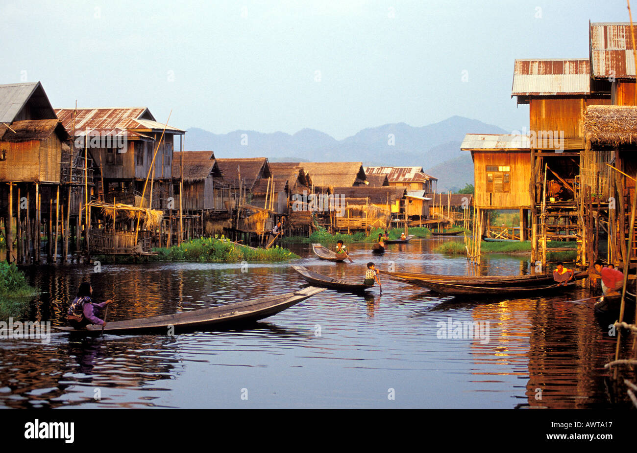 Myanmar Shan state inle lake Intha poeple cruising in their boats ...