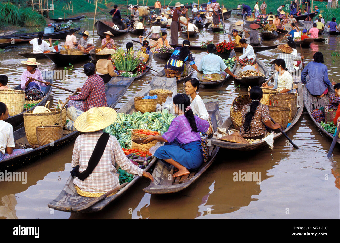 Every 5 days hi-res stock photography and images - Alamy