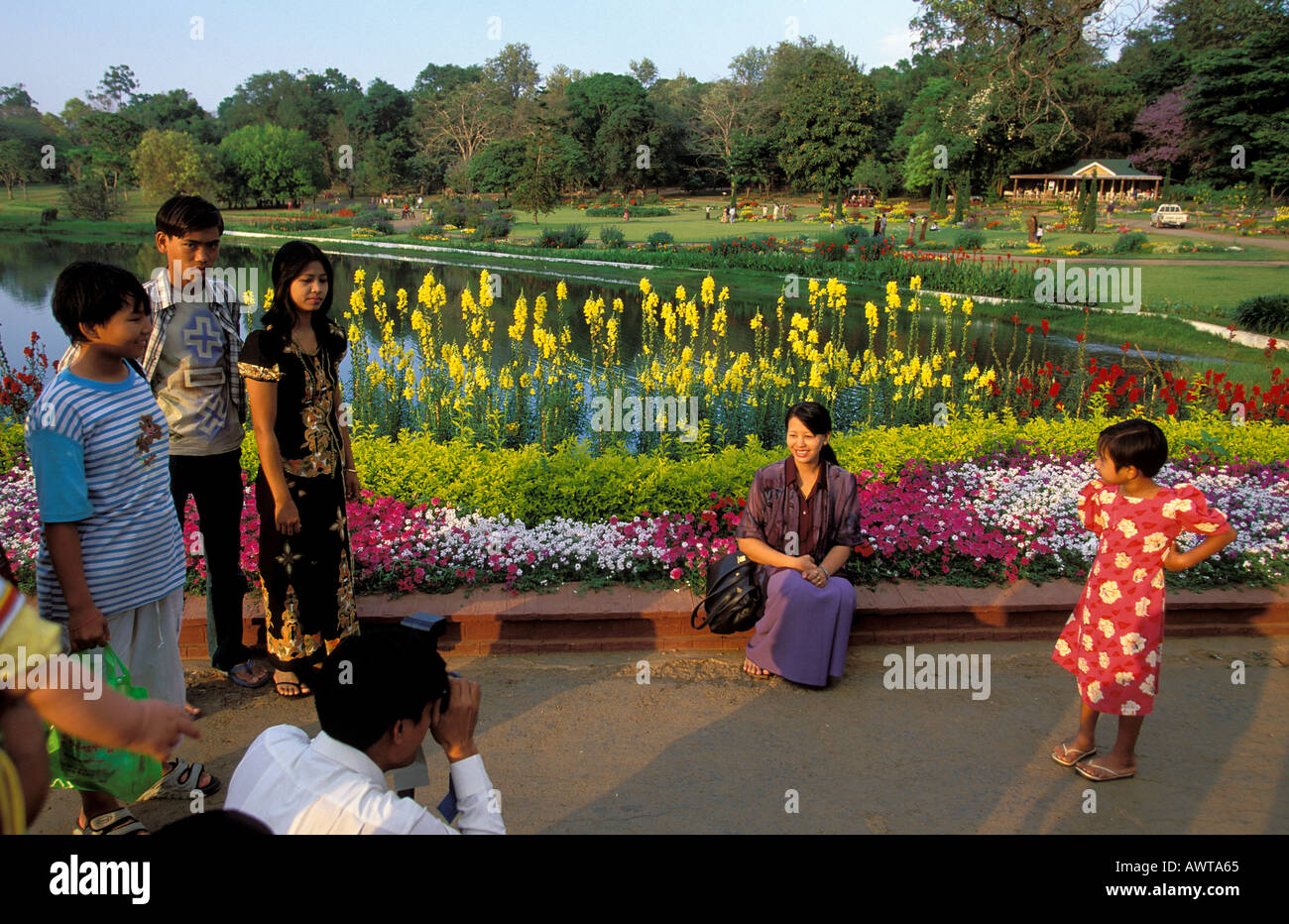 myanmar mandalay region Pyin U Lwin Maymyo a woman is being photogrphed ...