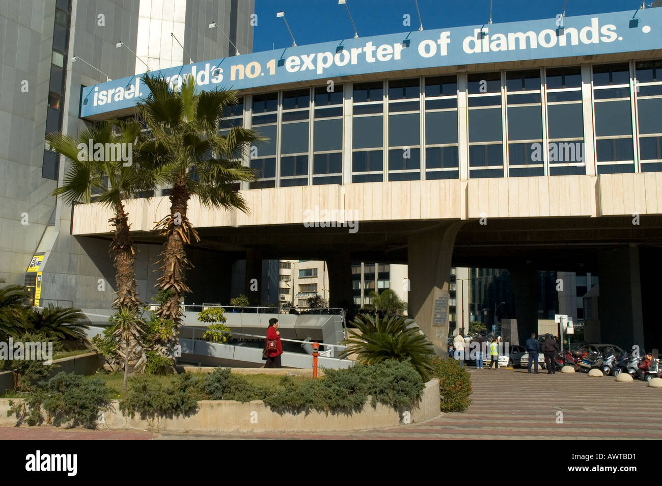 Building israel diamond exchange hi-res stock photography and images ...