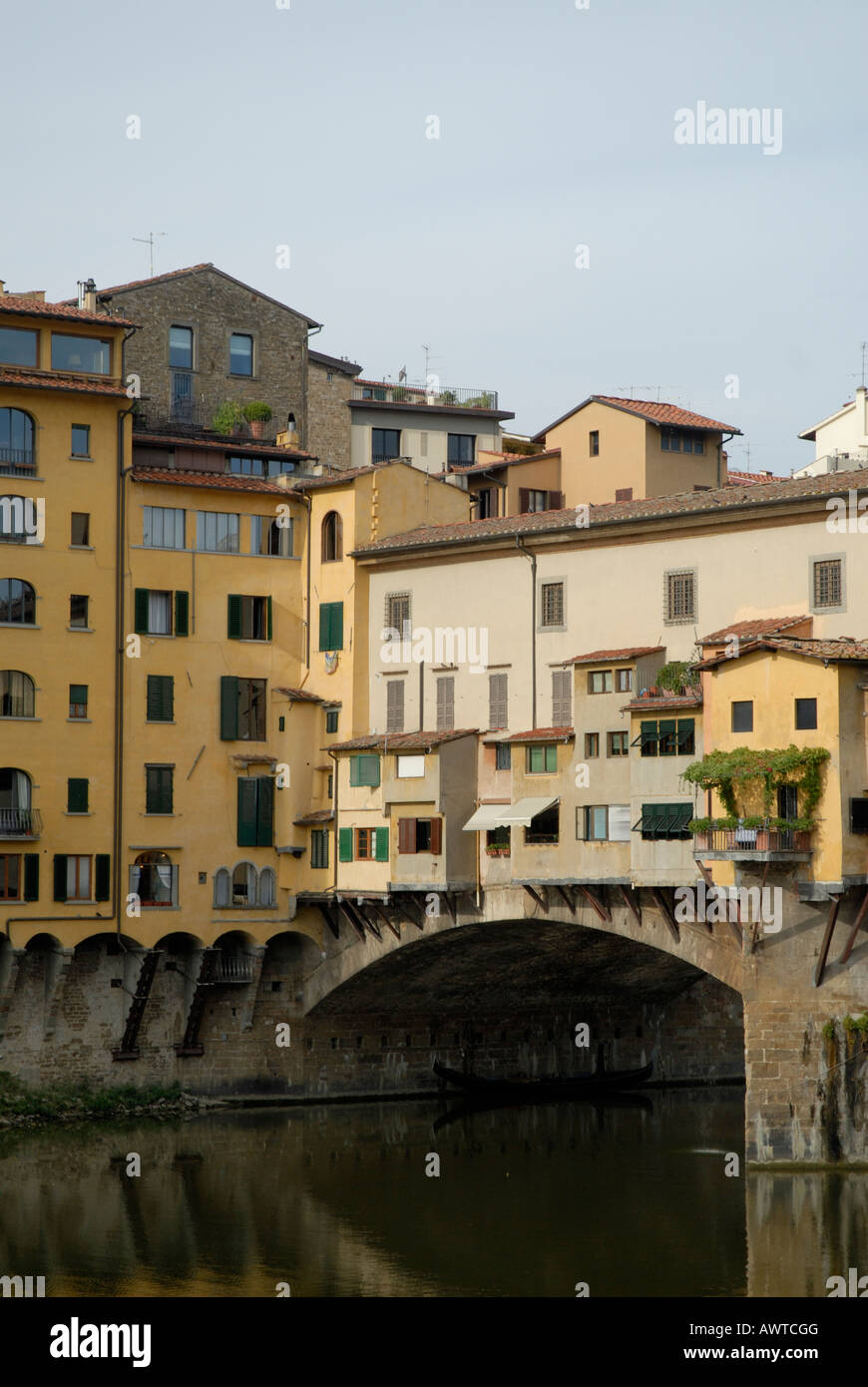 The Ponte Vecchio (old Bridge) over the River Arno in Florence, Tuscany ...