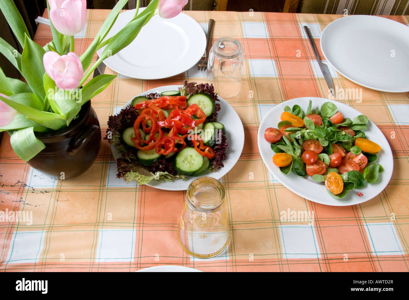 salat served on table Stock Photo - Alamy