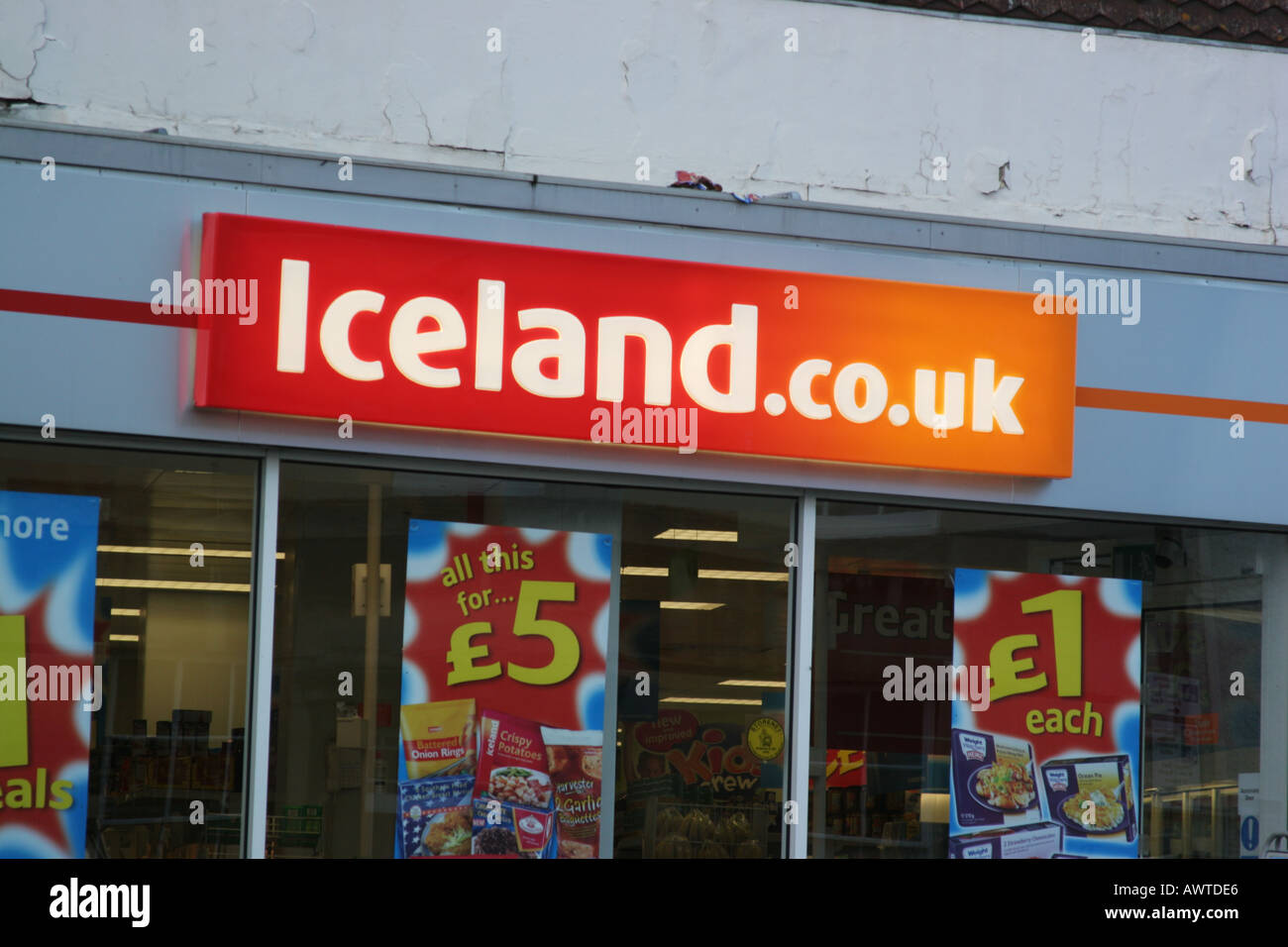 Iceland supermarket sign uk hi-res stock photography and images - Alamy