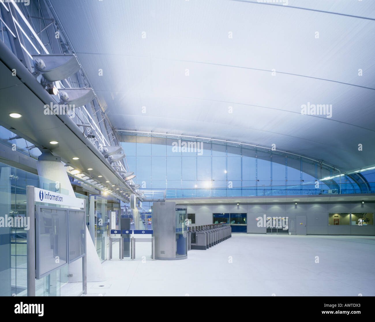 STRATFORD UNDERGROUND STATION - JUBILEE LINE, LONDON, UK Stock Photo ...