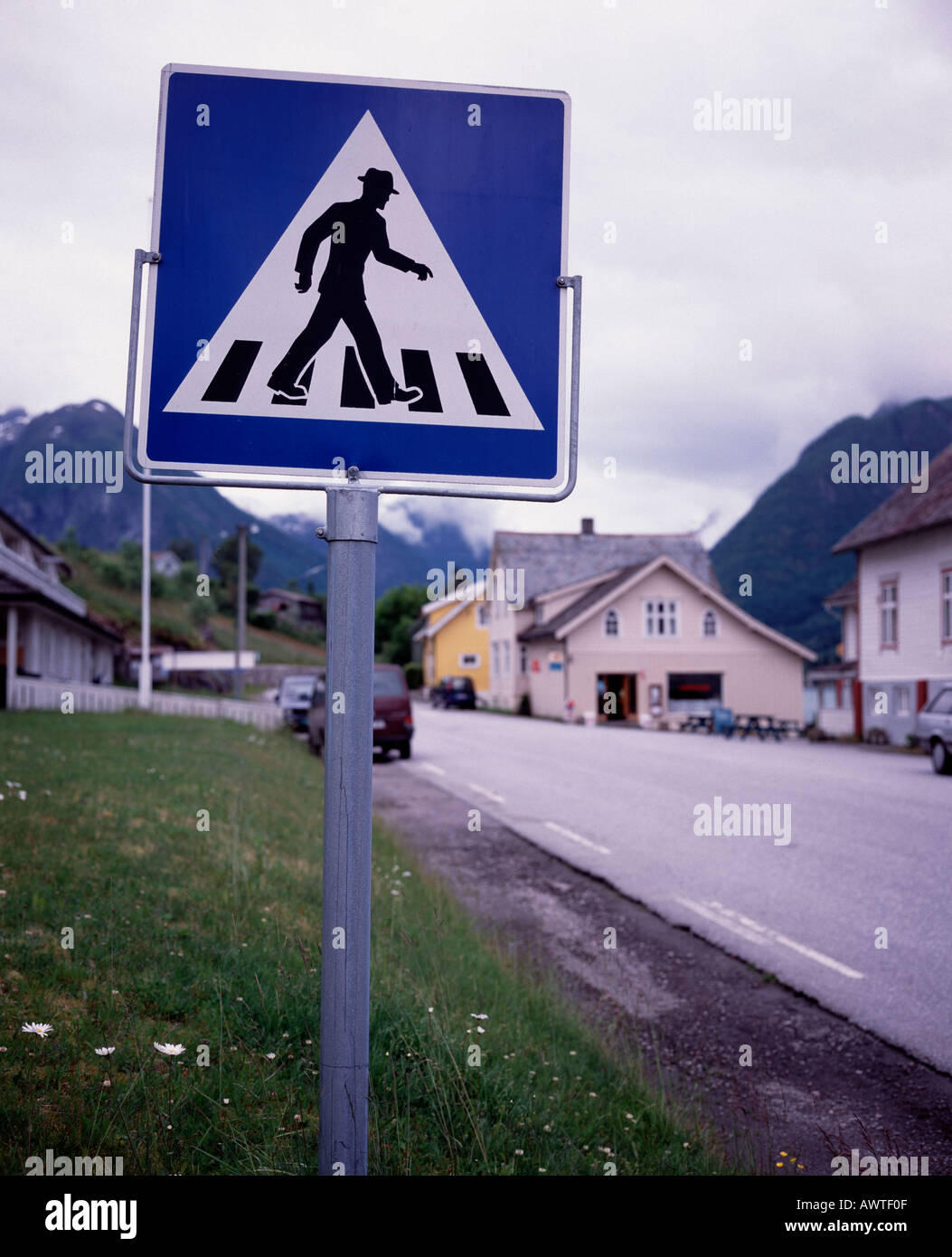 Norwegian pedestrian crossing sign hi-res stock photography and images ...