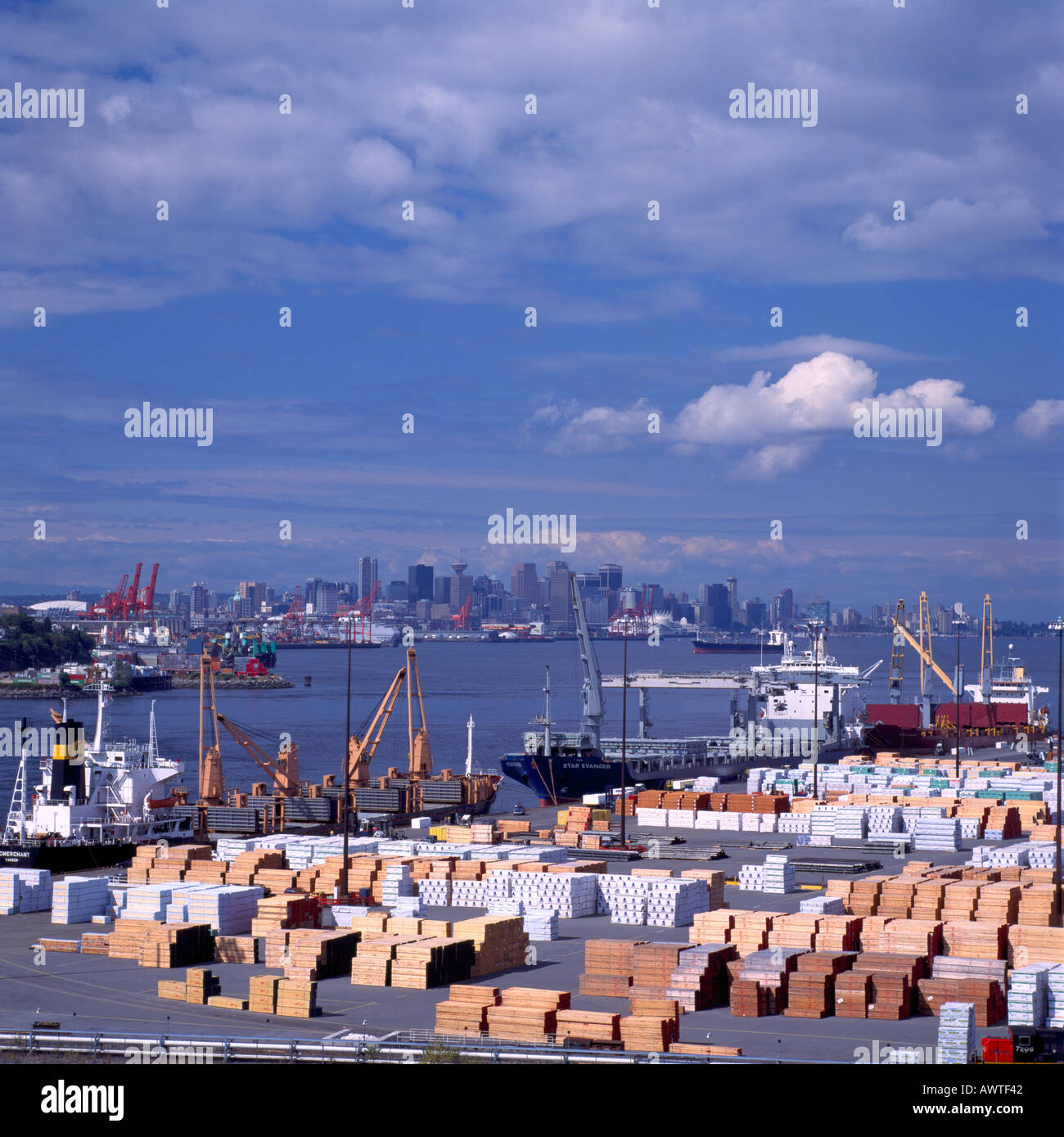 Bulk cargo ship timber load hi-res stock photography and images - Alamy