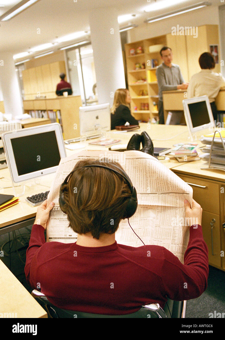 Person slumped at their desk hi-res stock photography and images - Alamy