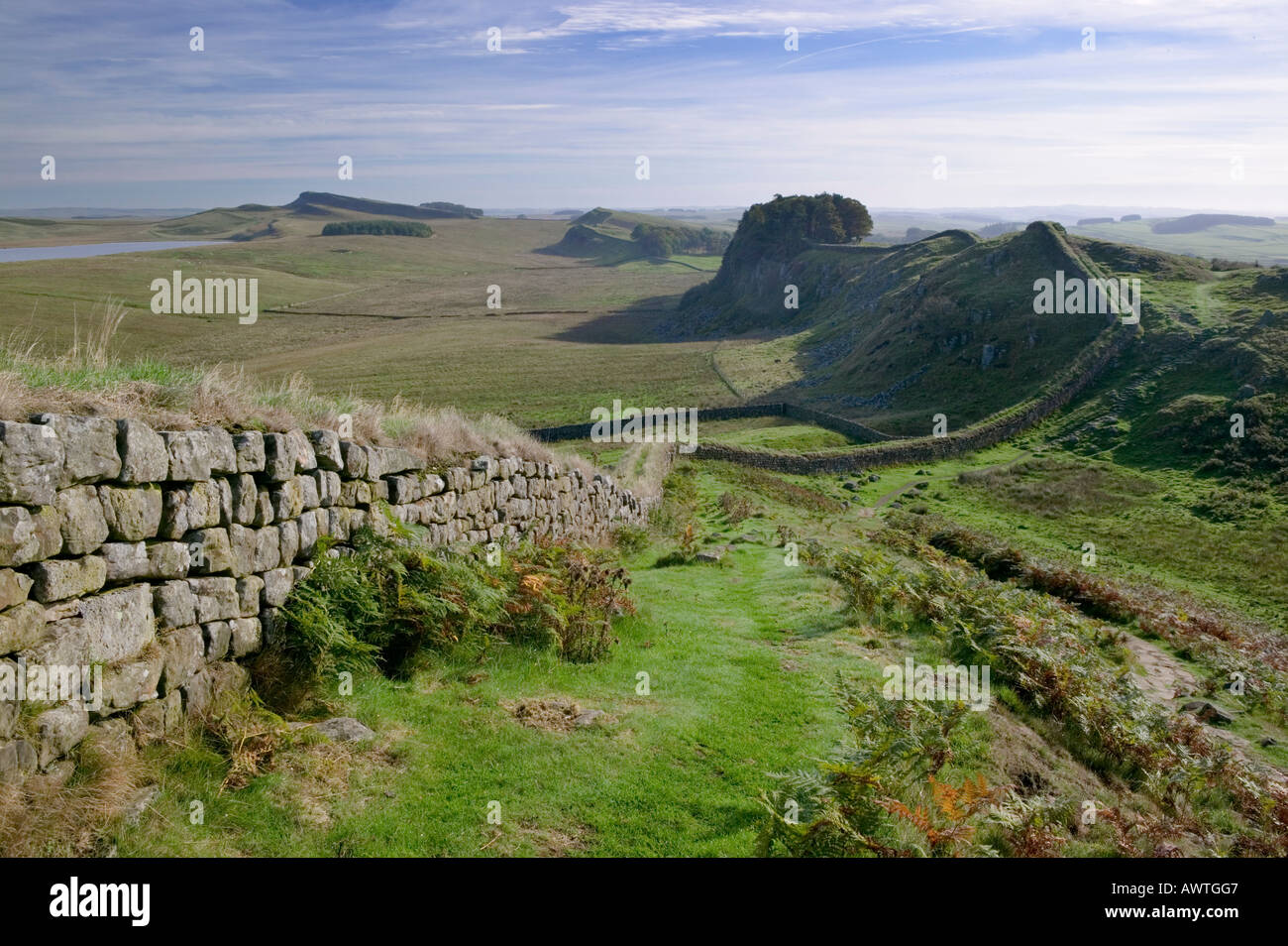 Roman wall escarpment cliff edge hi-res stock photography and images ...