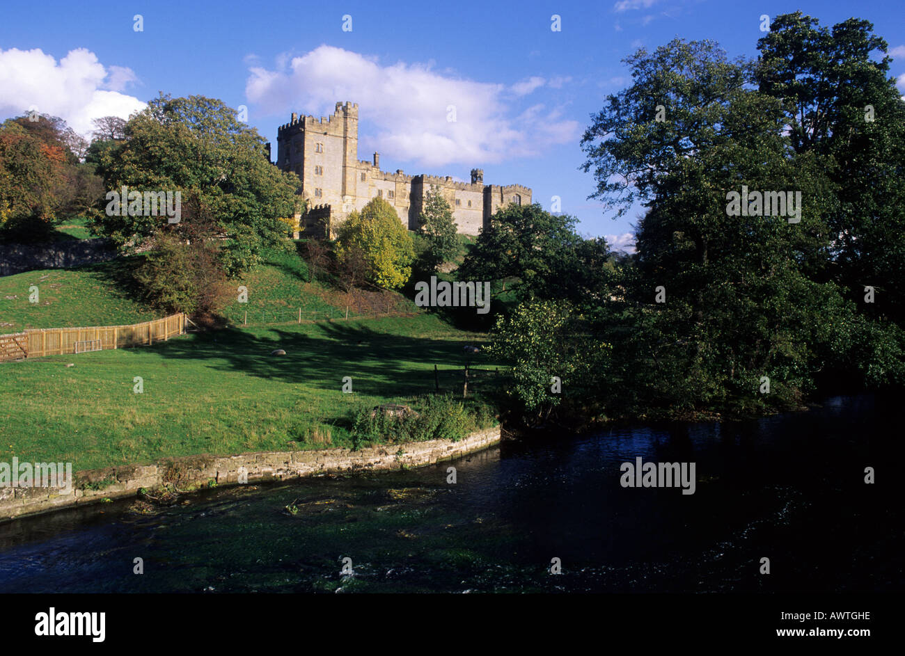 Haddon hall bridge hi-res stock photography and images - Alamy