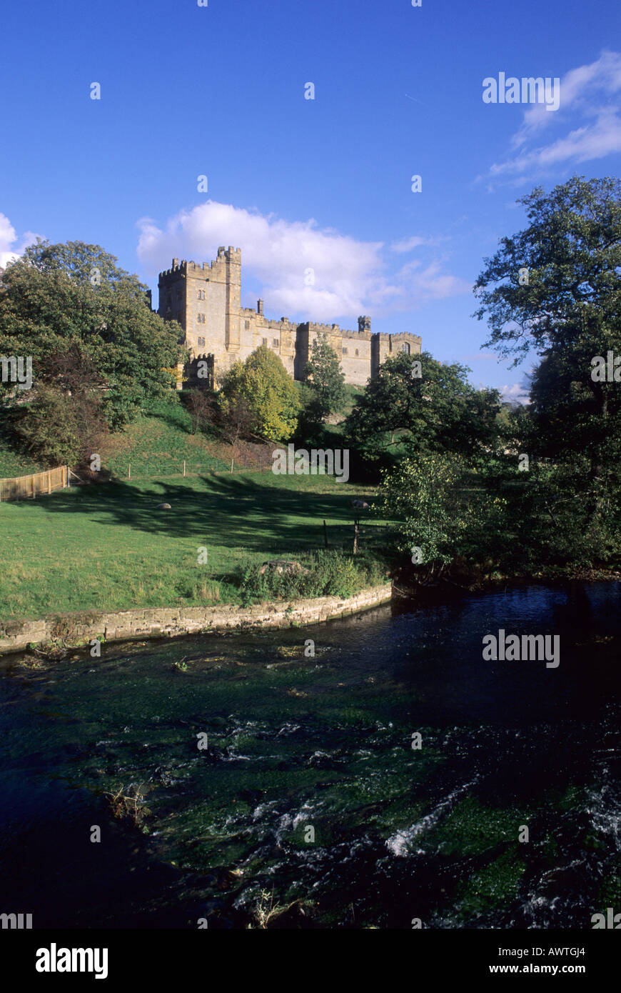 Haddon hall bridge hi-res stock photography and images - Alamy