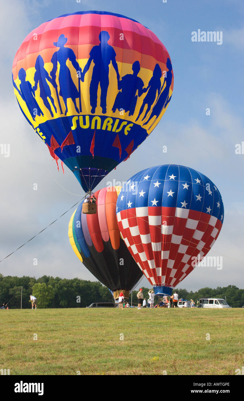 Hot air balloons prepare for lift off at balloon festival in Dunnellon ...