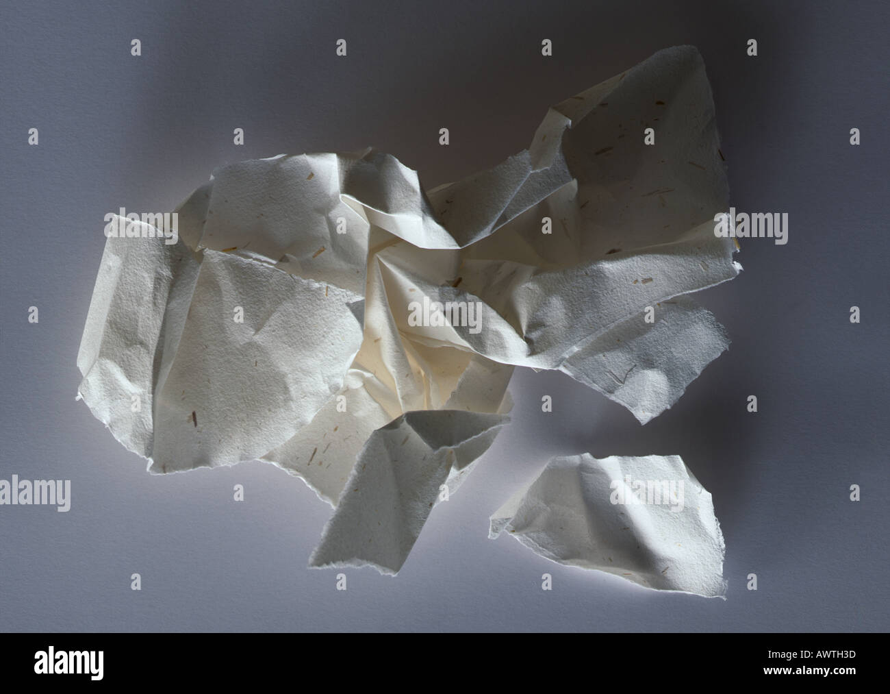 Throwing crumpled paper ball sheet hi-res stock photography and images ...