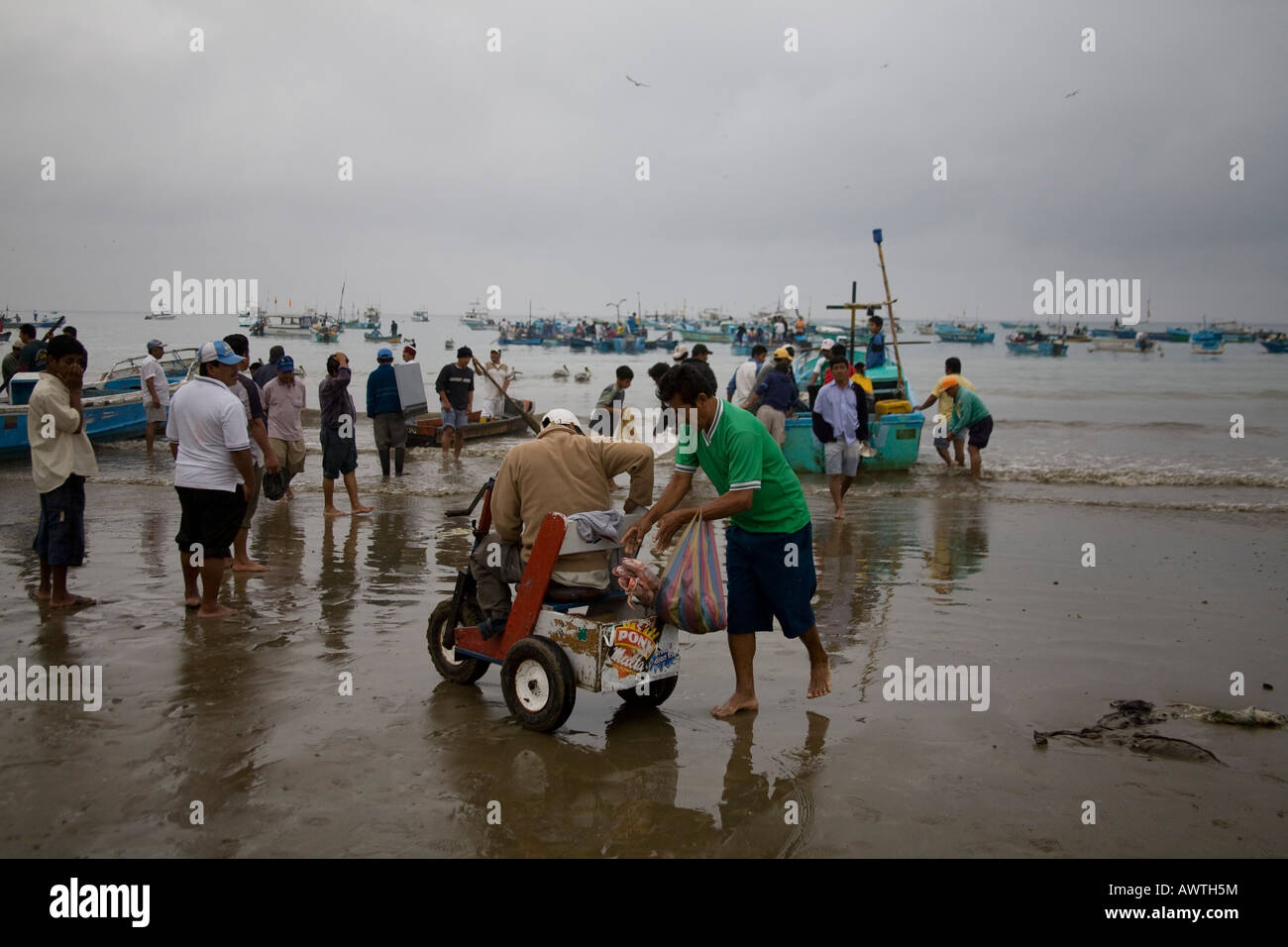 Fishing Harbour Fishing People in Puerto Lopez, Ecuador,Fishing boats ...