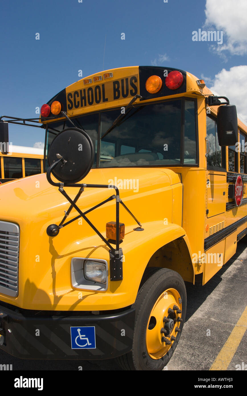 Handicapped school bus hi-res stock photography and images - Alamy