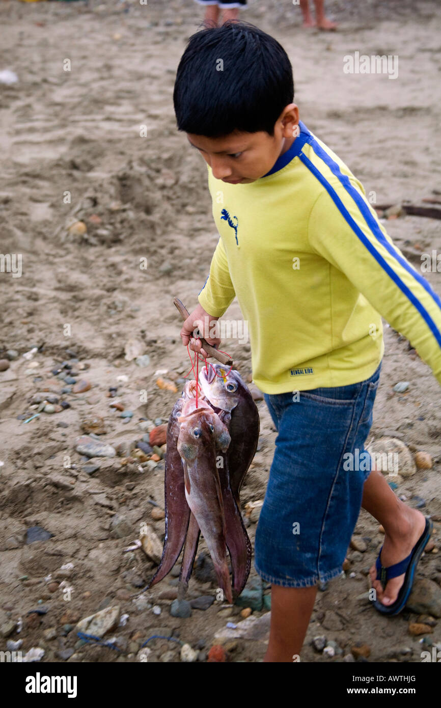 Man carrying tuna fish hi-res stock photography and images - Alamy