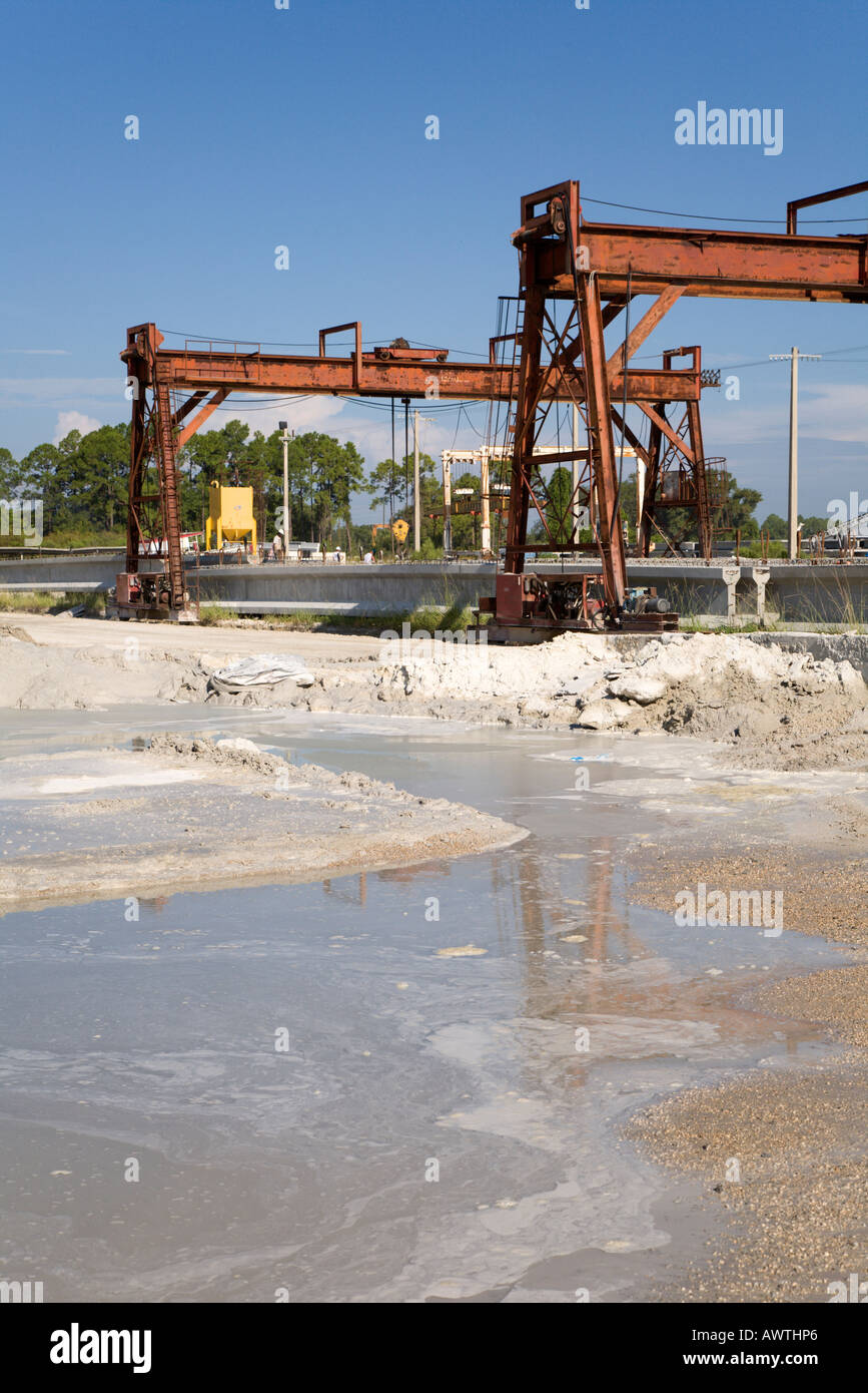 Heavy steel lifting equipment for loading precast concrete products ...