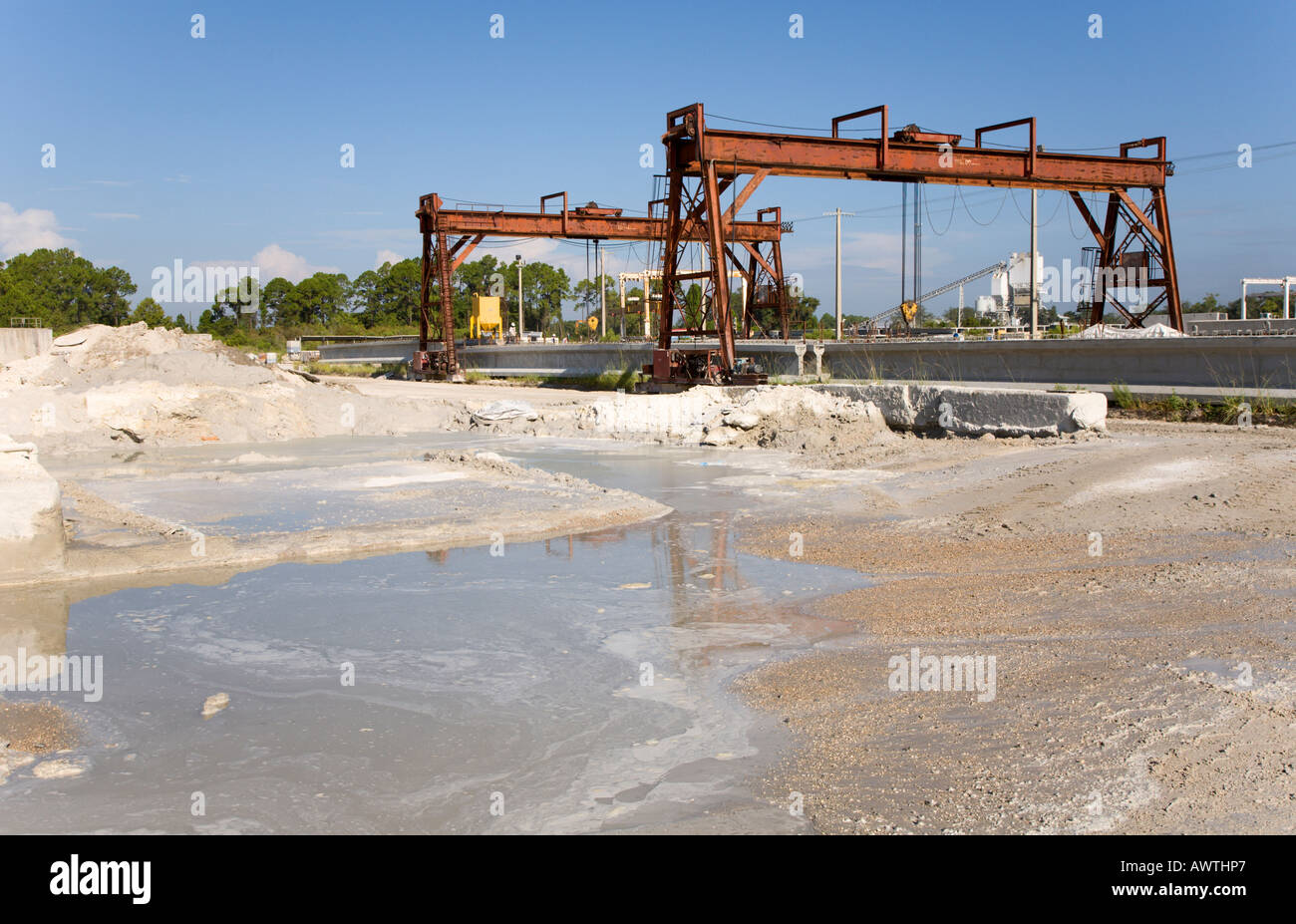 Heavy steel lifting equipment for loading precast concrete products ...