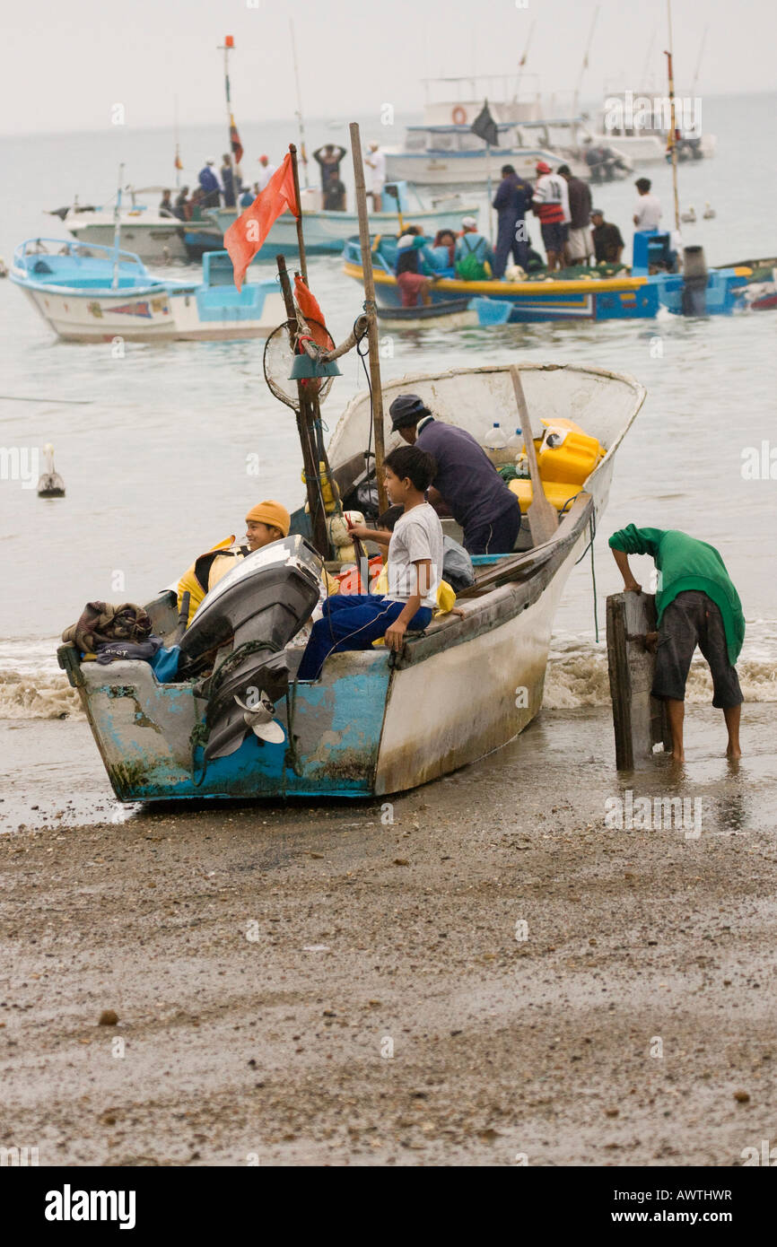 Fishing Harbour Fishing People in Puerto Lopez, Ecuador, work boats ...