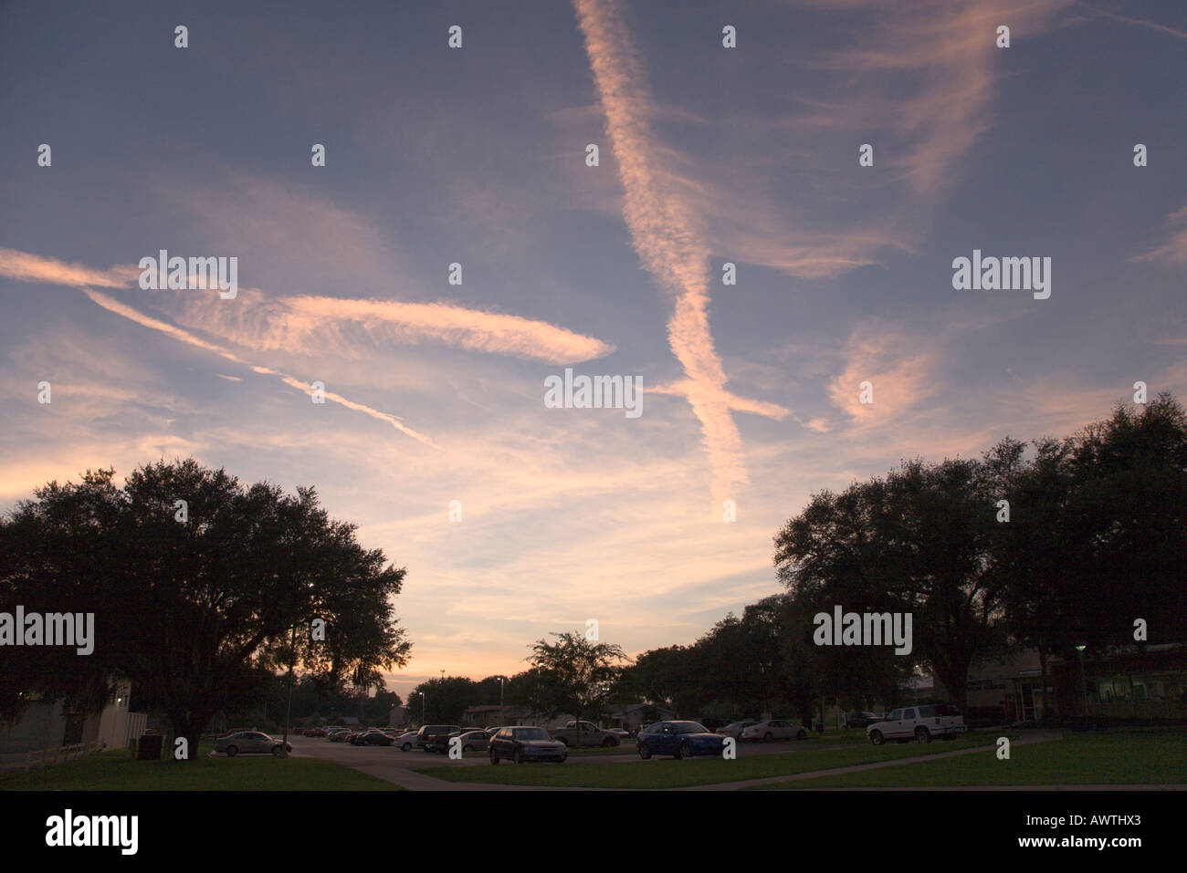 Jet airplane vapor trails hi-res stock photography and images - Alamy