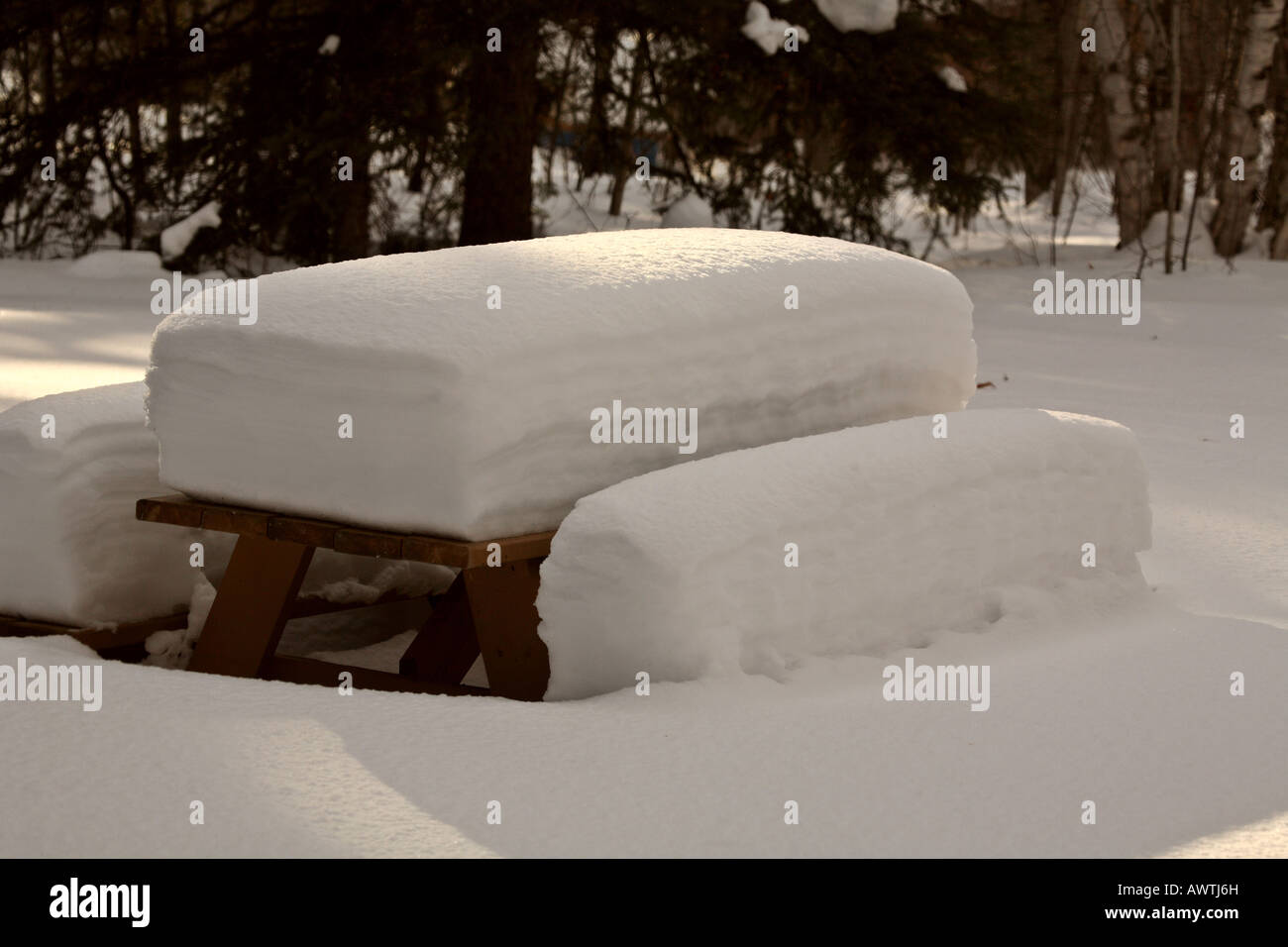 Heavy snow packs on picnic table Stock Photo - Alamy