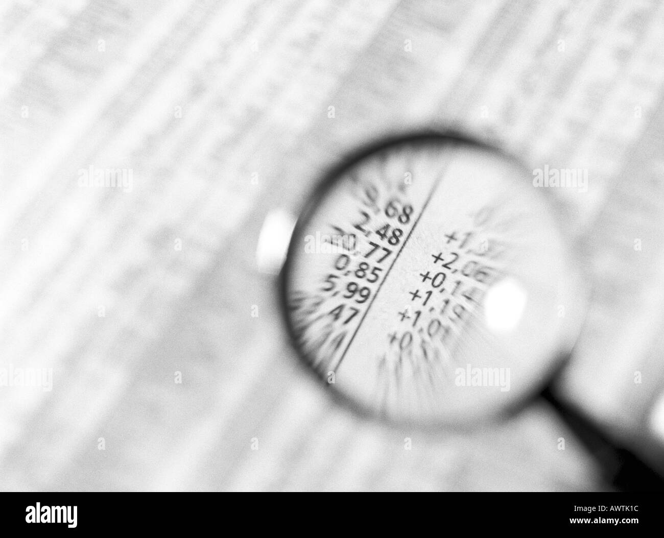 Magnifying glass numbers Black and White Stock Photos & Images - Alamy
