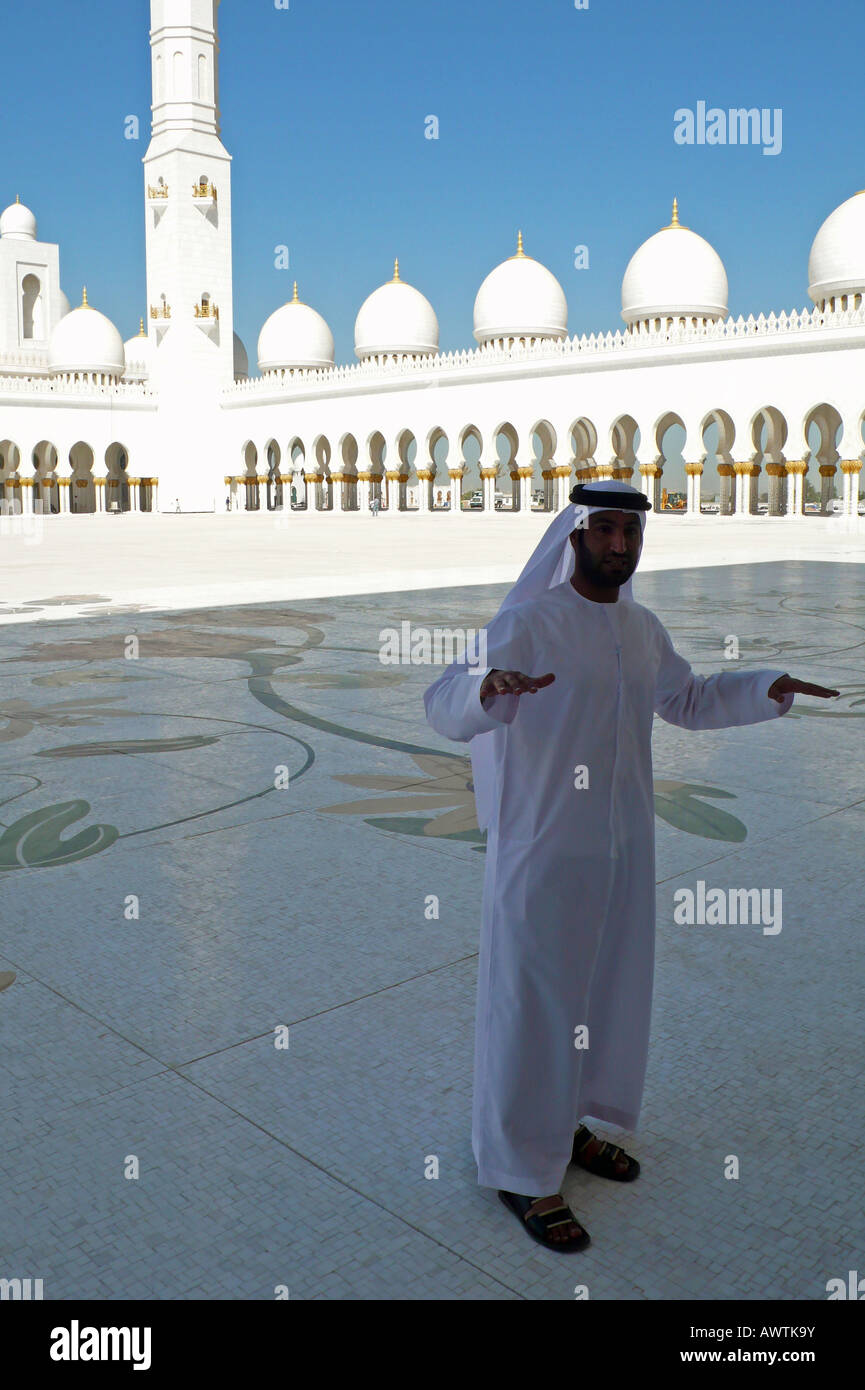 Uae tour guide hi-res stock photography and images - Alamy
