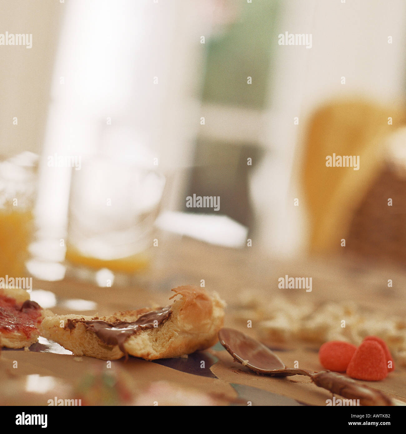 Messy table with leftover breakfast Stock Photo - Alamy
