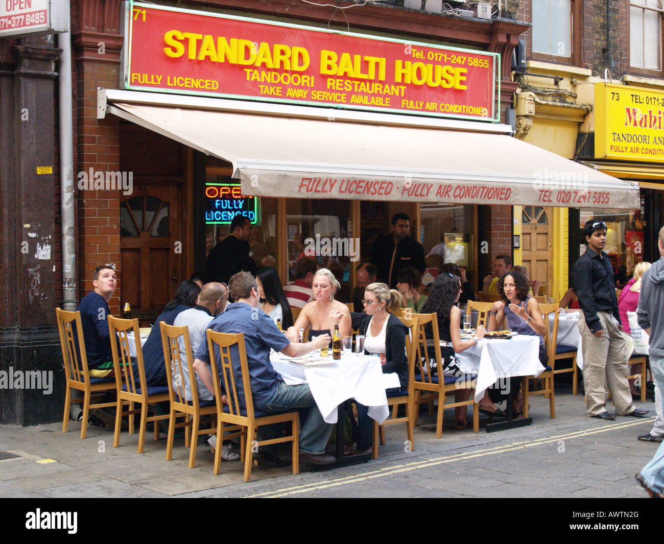 alfresco outdoor indian restaurant diners eating annual brick lane food ...