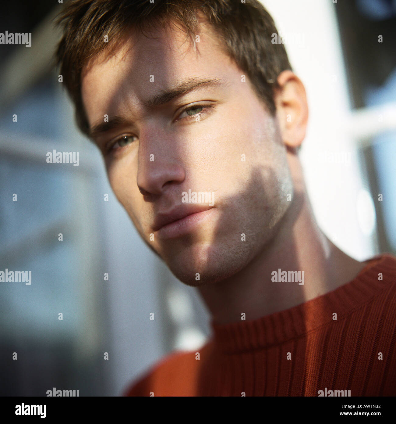 Man looking at camera, portrait Stock Photo - Alamy