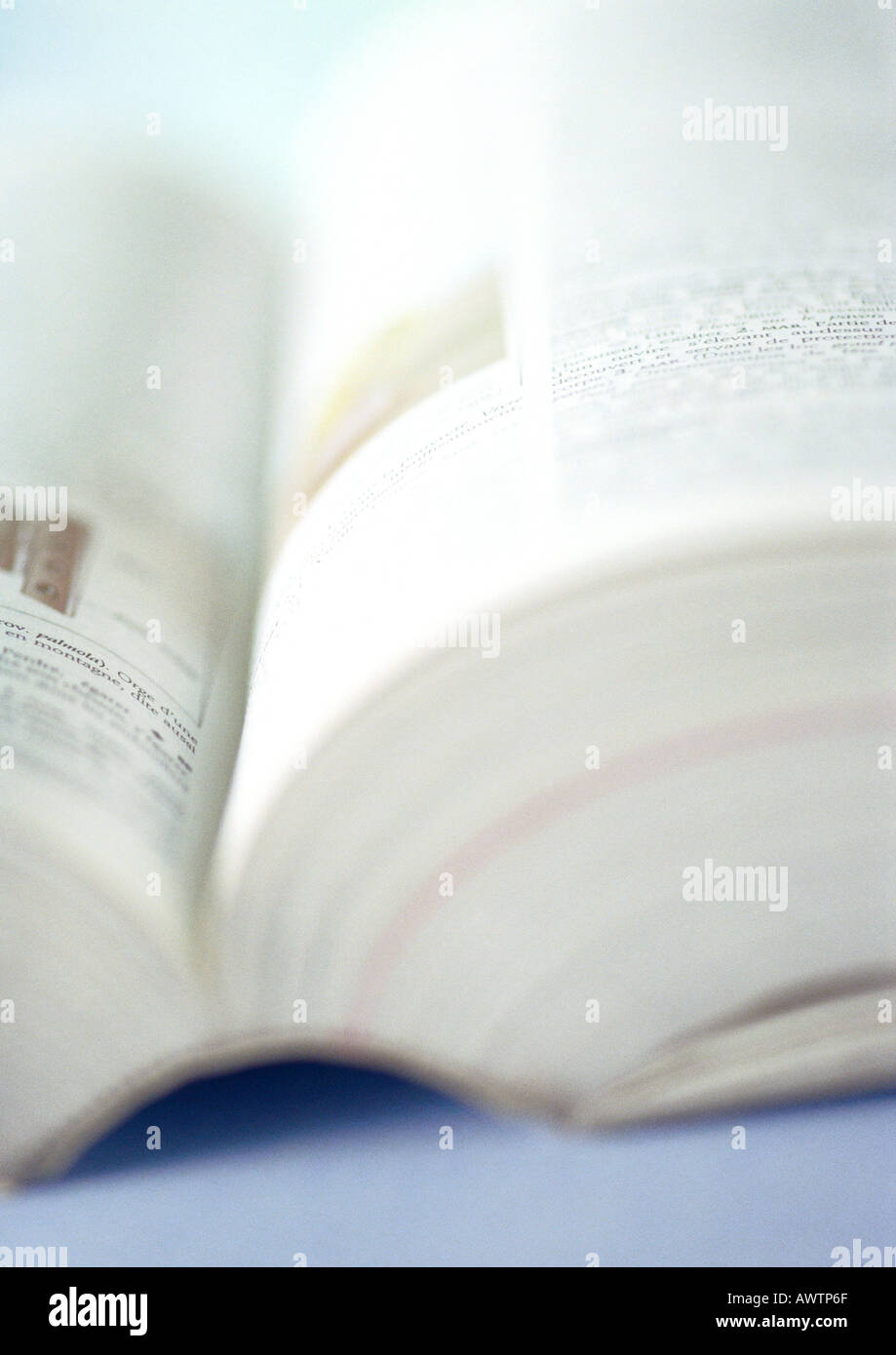 Dictionaries encyclopedia hi-res stock photography and images - Alamy