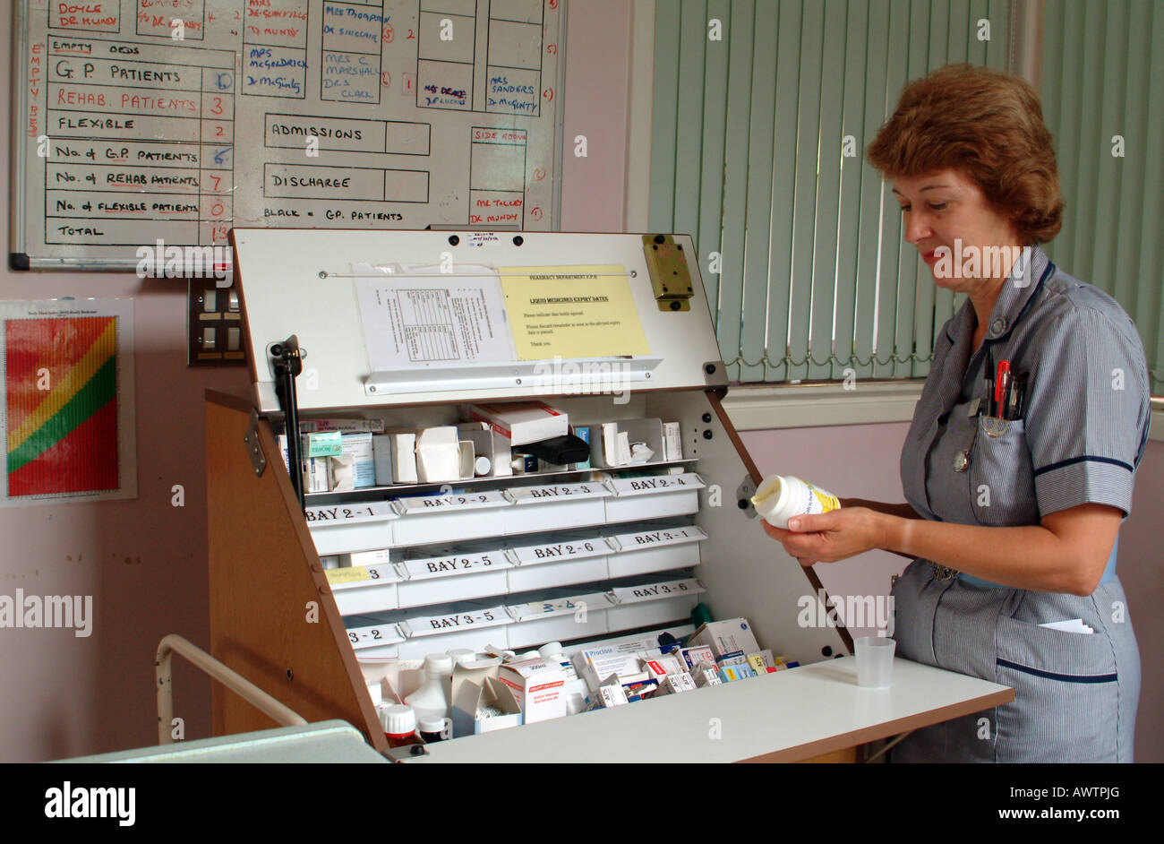 Medicine dispensing hospital hi-res stock photography and images - Alamy