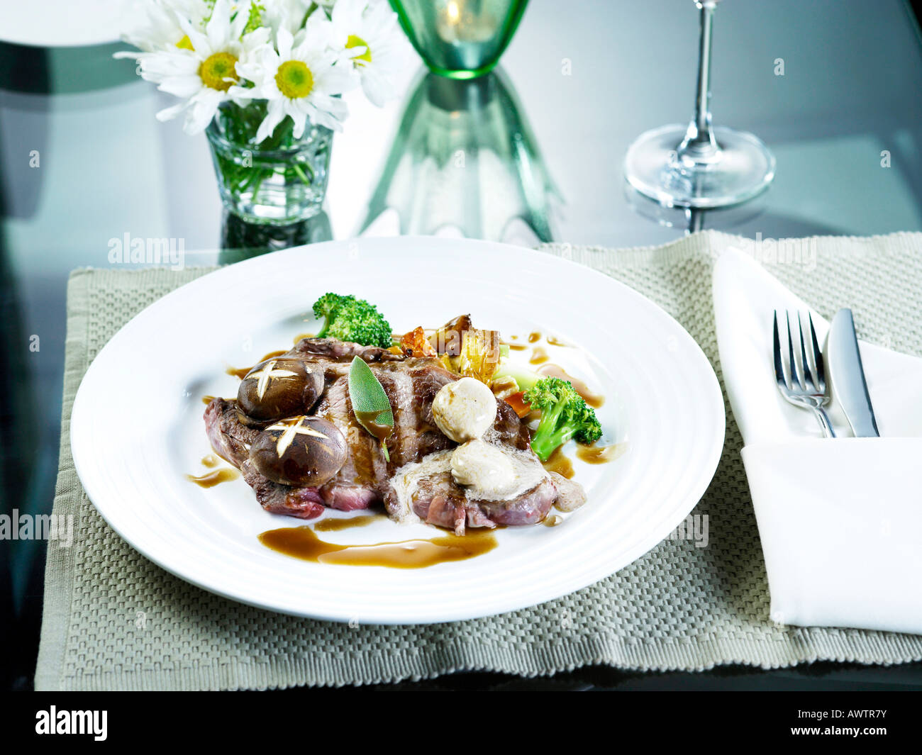 Romantic table setting Stock Photo - Alamy