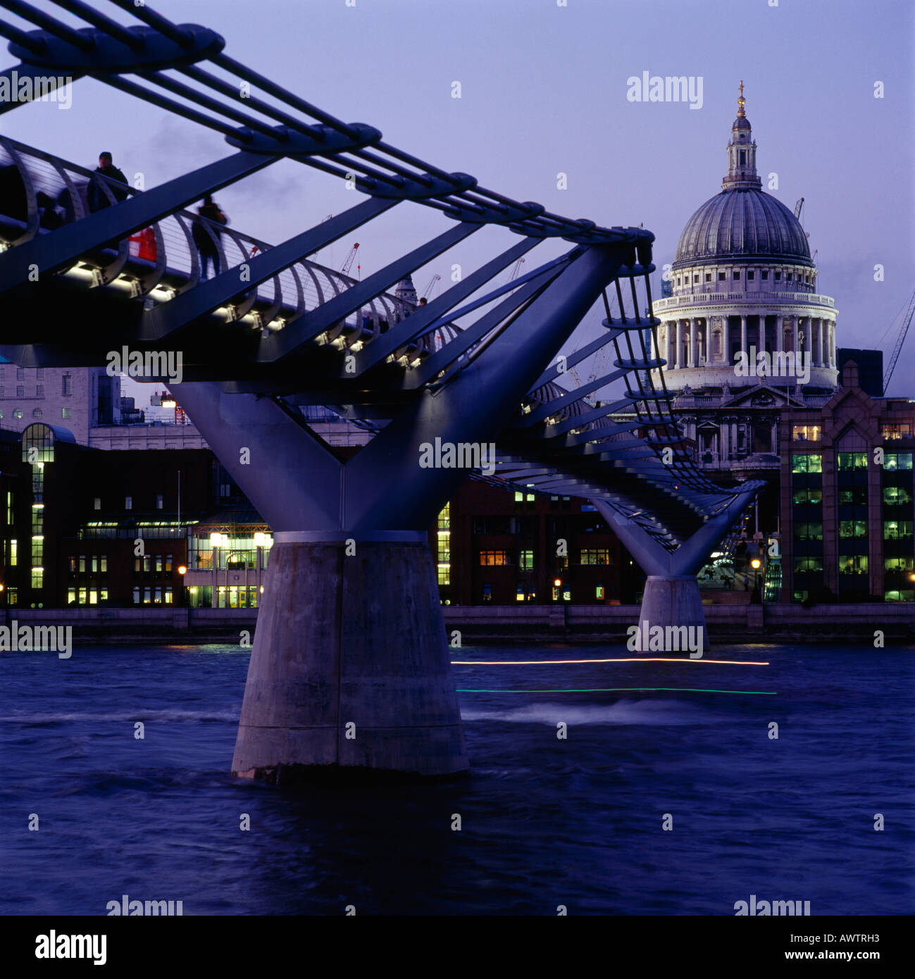 MILLENNIUM BRIDGE, LONDON, UK Stock Photo - Alamy