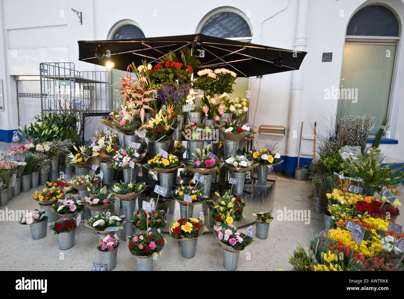 Florist Stand Station Concourse Stock Photo - Alamy