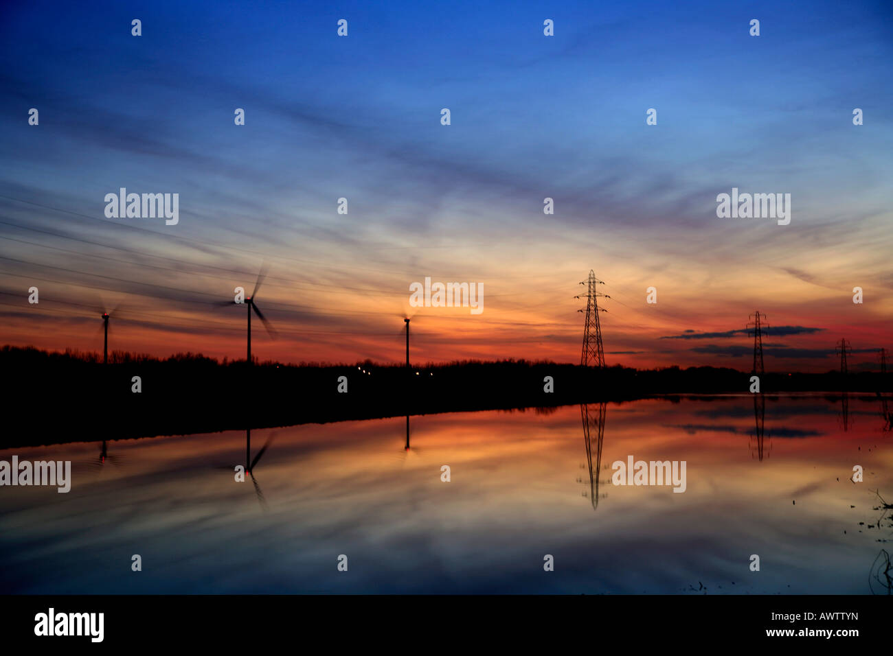 Cambridgeshire sunset summer windmill hi-res stock photography and ...
