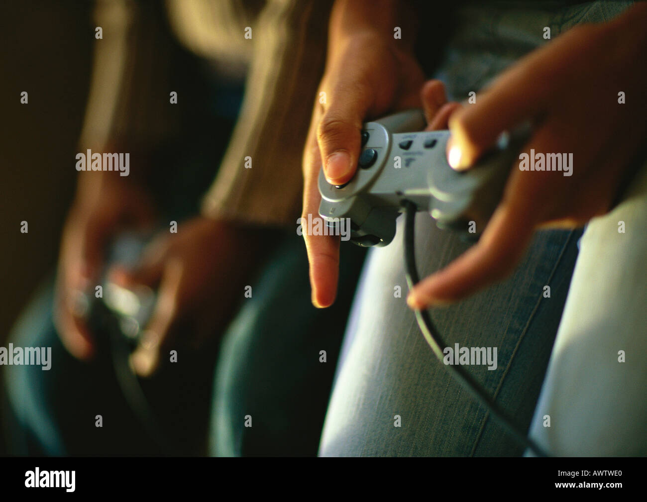 Two kids playing video games hi-res stock photography and images - Alamy