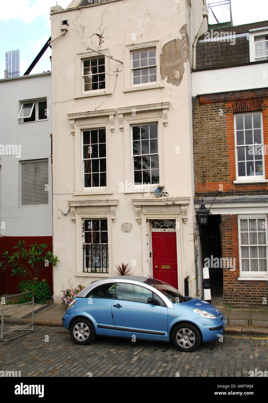 Old riverside london house, Bankside by the Glove Theatre, Southwark ...