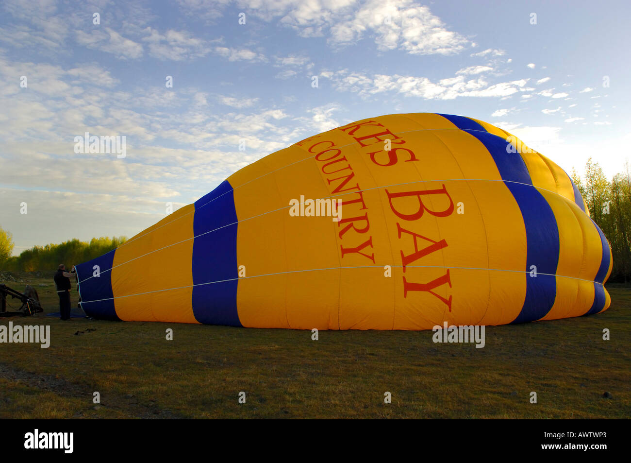 Inflating a hot air balloon with petrol powered fan Stock Photo - Alamy