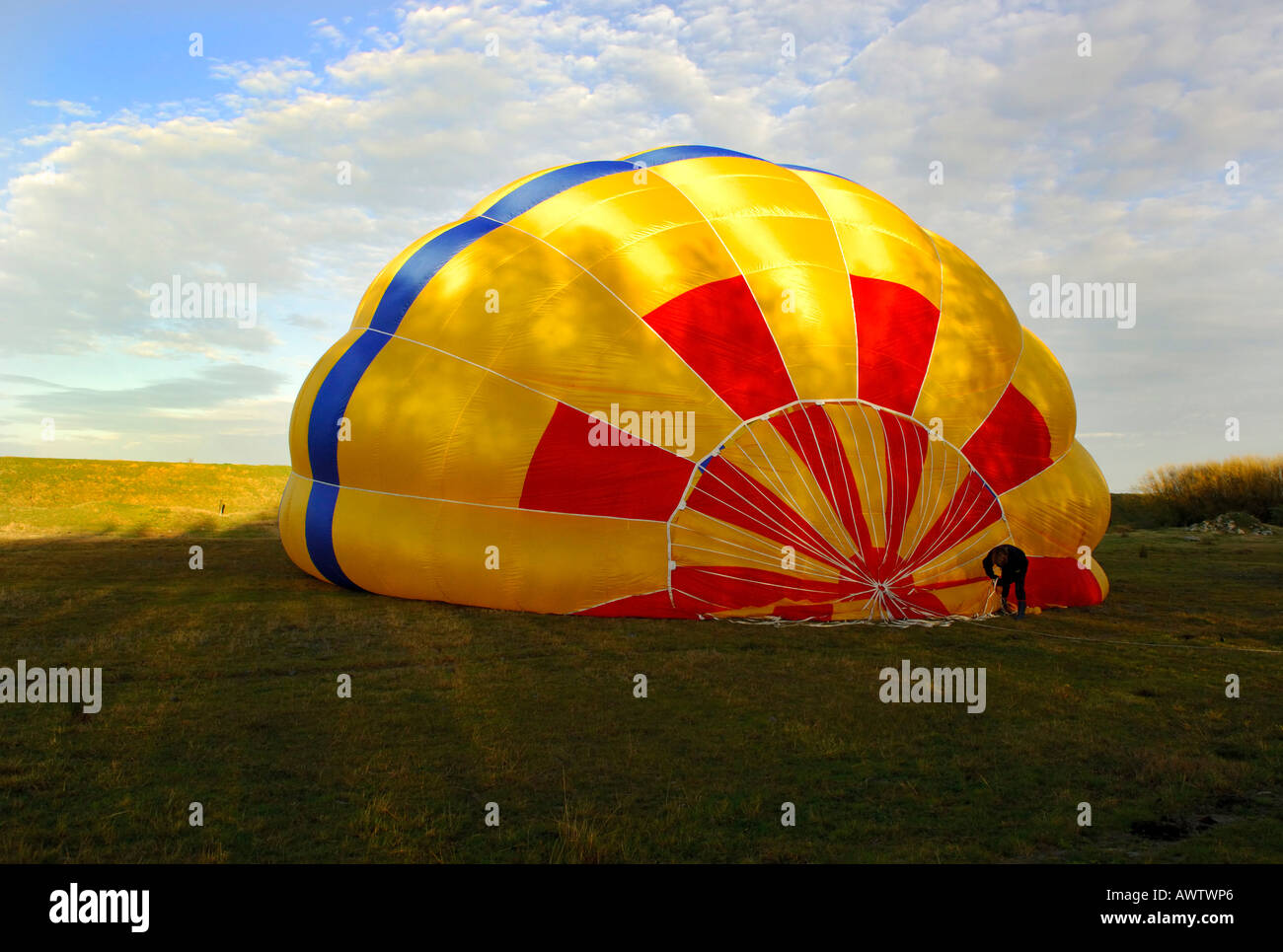 Inflating a hot air balloon with petrol powered fan Stock Photo - Alamy